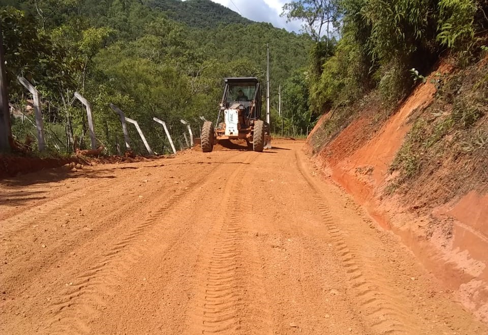 São João Batista efetua melhorias na Estrada Geral da Onça - Correio ...