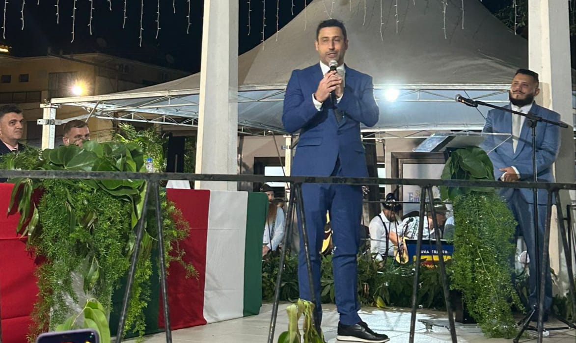 Max e Girola tomam posse em Nova Trento - Correio Catarinense